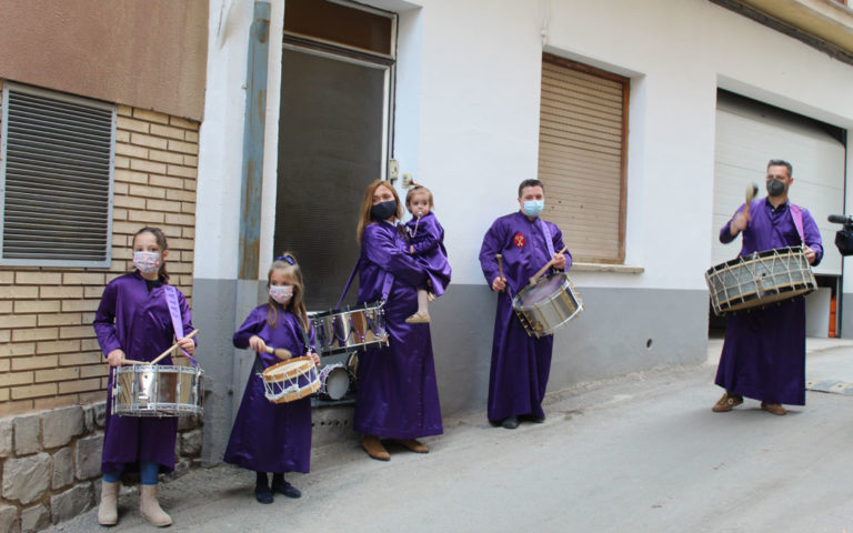 Calanda rompe la Hora en un Viernes Santo a puerta cerrada