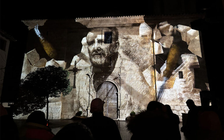 La fachada de la Iglesia de Crivillén se convierte en una gran pantalla ...